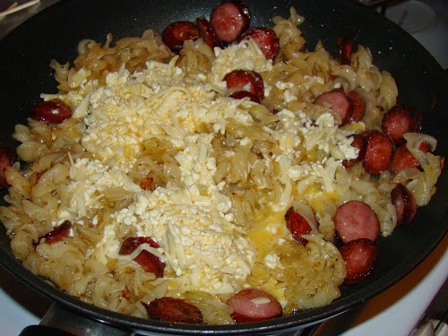 Cristina's world: Paste prajite cu carnacior, ou si cascaval