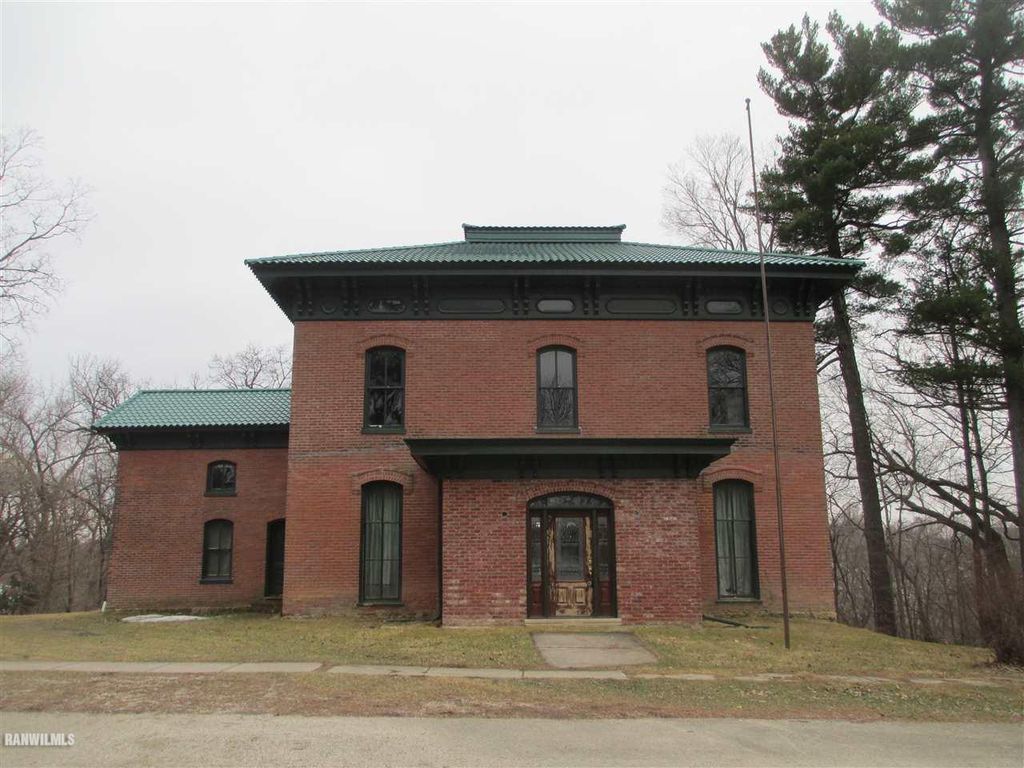 Sweet House Dreams: 1876 Brick Italianate in Mount Carroll, Illinois