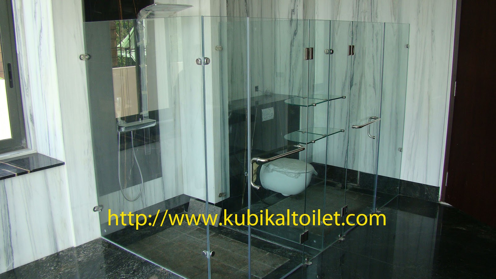 Kaca polos 10 mm Shower Fitting Kamar Mandi Proyek di Golf Timur ...
