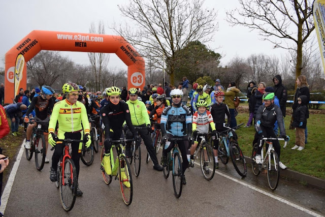 Inaugurado el circuito permanente de ciclocross en Parla bajo la lluvia ...