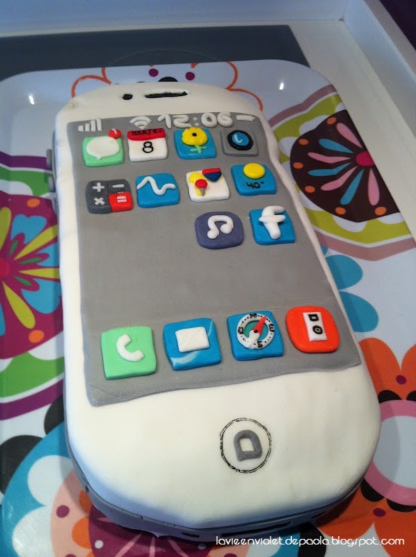 La vie en violet: Mi primera tarta fondant: iphonecake!!
