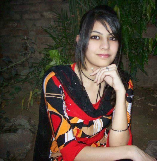 Pure Karachi Girl Zakia Looking Very Beautiffull | Desi Girls Dating ...
