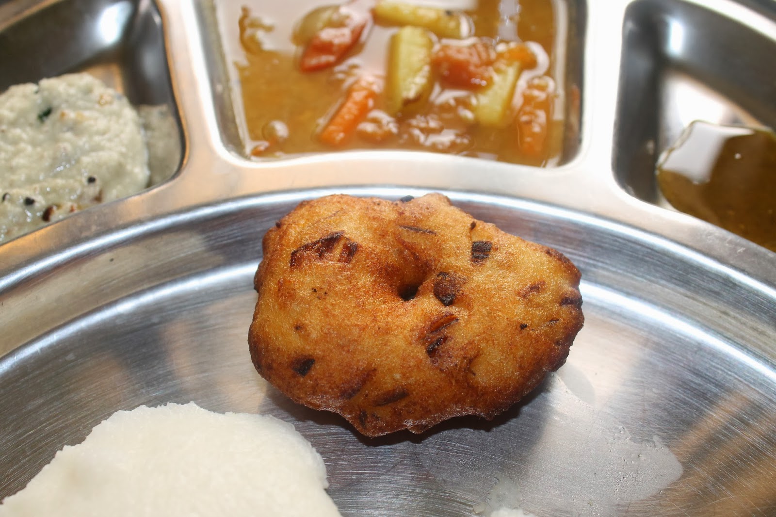 My Kitchen Treasure: Uzhunnu Vada / Urid dal vada