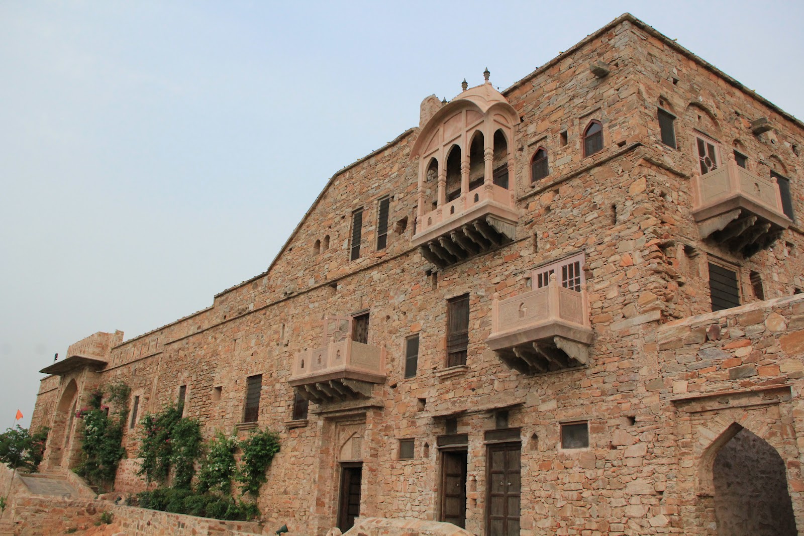 Travelogues: Dadhikar Fort: A tryst with history