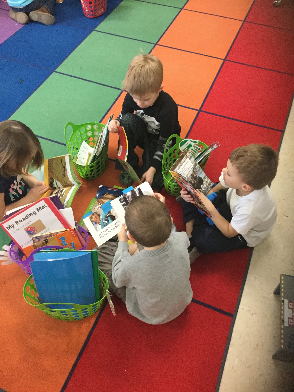 Mrs. Kitson's Kindergarten Classroom : Reading Clubs!!