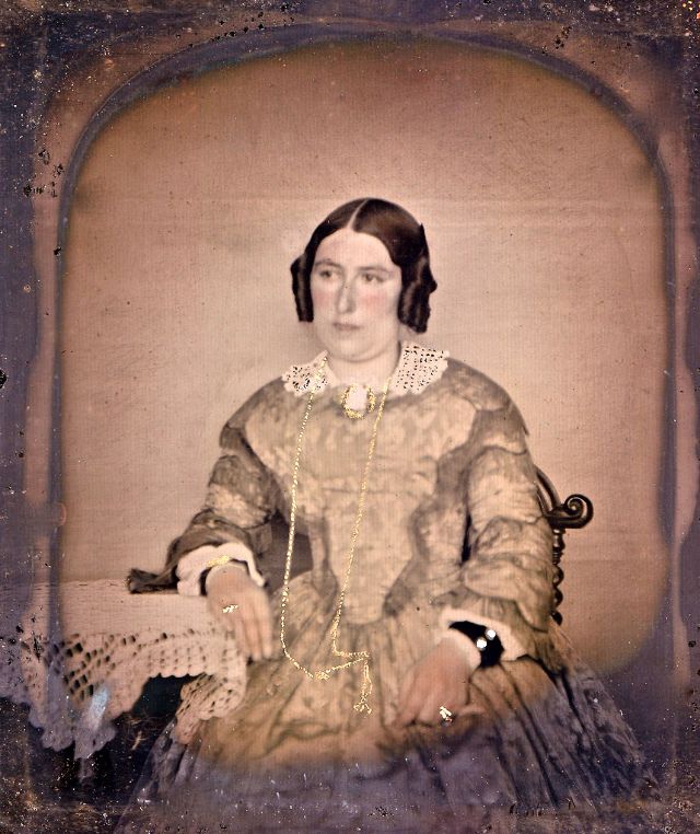 Lady in Style – Glamorous Photos of Fashionable Women in the Mid-19th ...