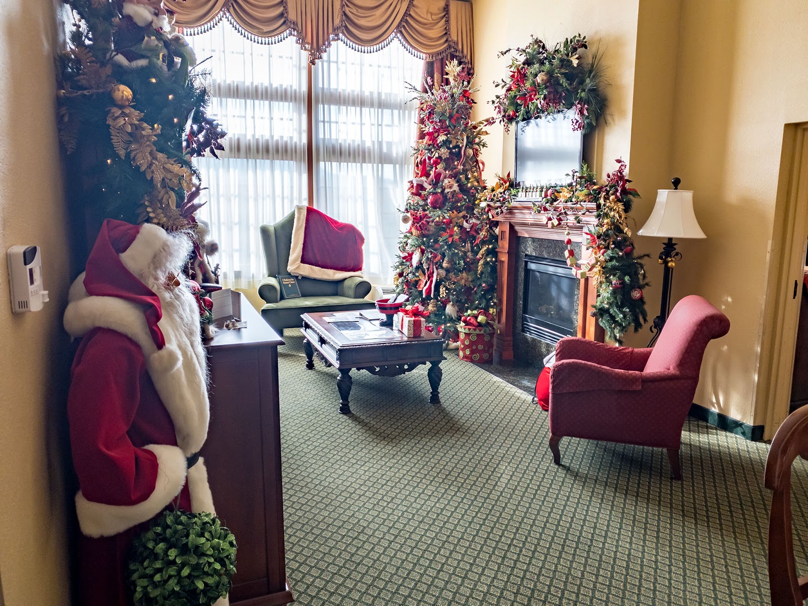 Bubba's Garage: Staying in the Santa Suite - The Inn at Christmas Place