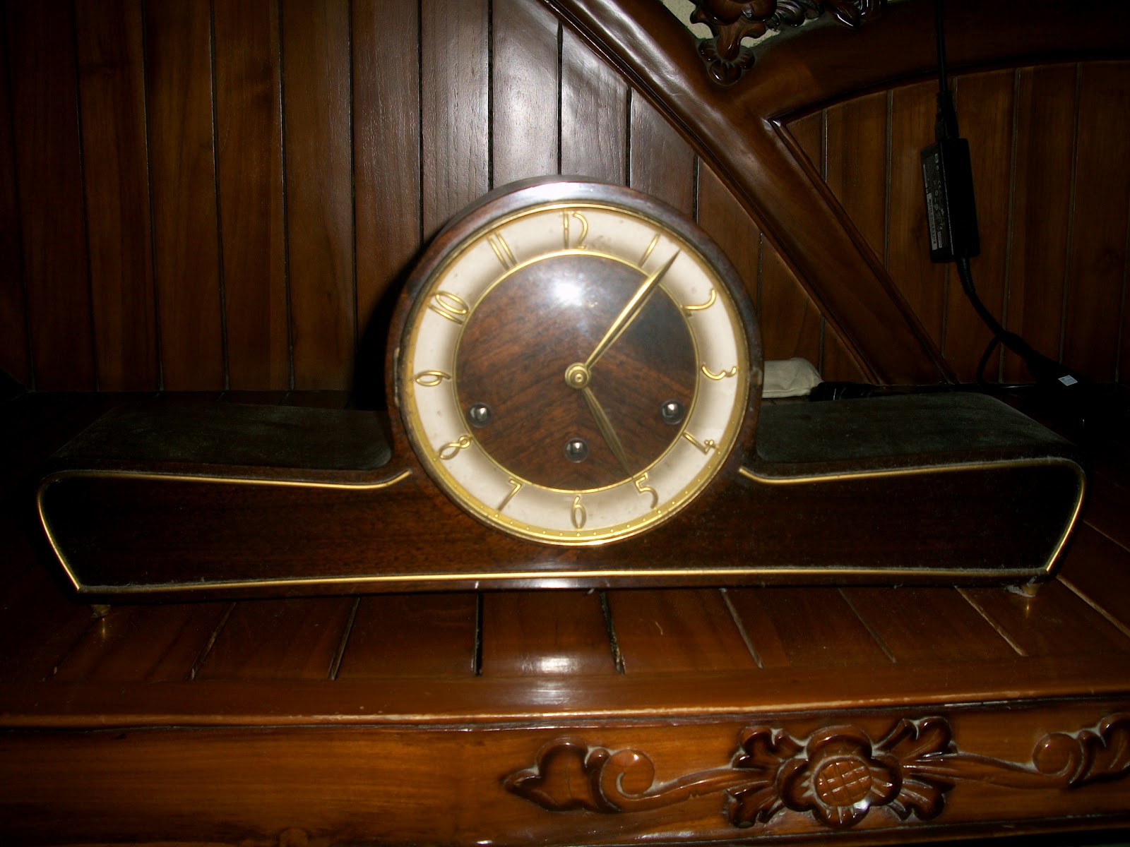 collectible items: Vintage Mauthe mantel clock