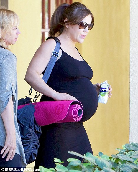 Alyssa Milano - short people make for big bumps! - baby bump chic