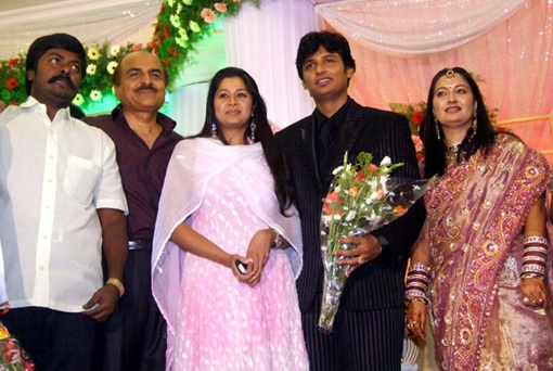 Watch Your Favorite: Tamil Actor Jeeva With His Family And Join His ...