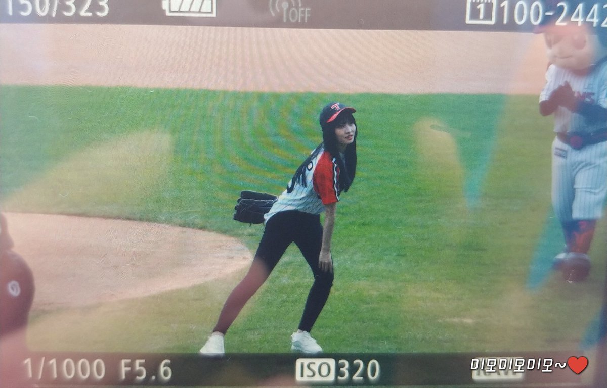 Joe's Twice Photo Blog: 190414 TWICE Momo Baseball game first ball (110 ...