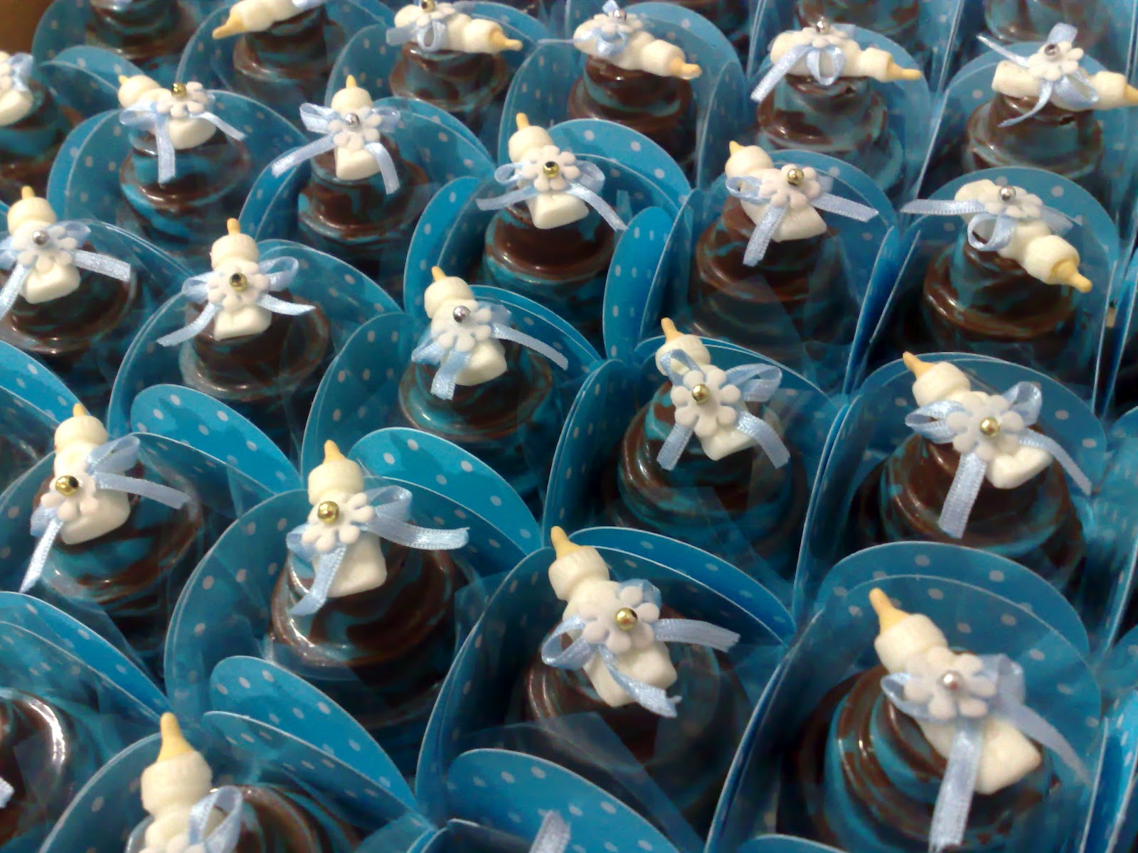 Chocolate's & Sabor: Bombons azul com branco- Tema: Batizado.