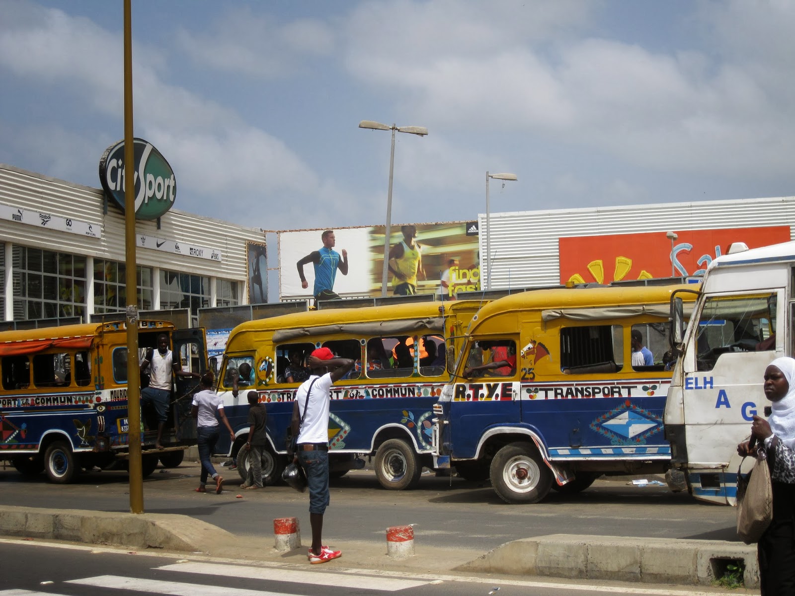 Lisa's Dakar Senegal Experience: Happy Buses (Public Transportation) in ...