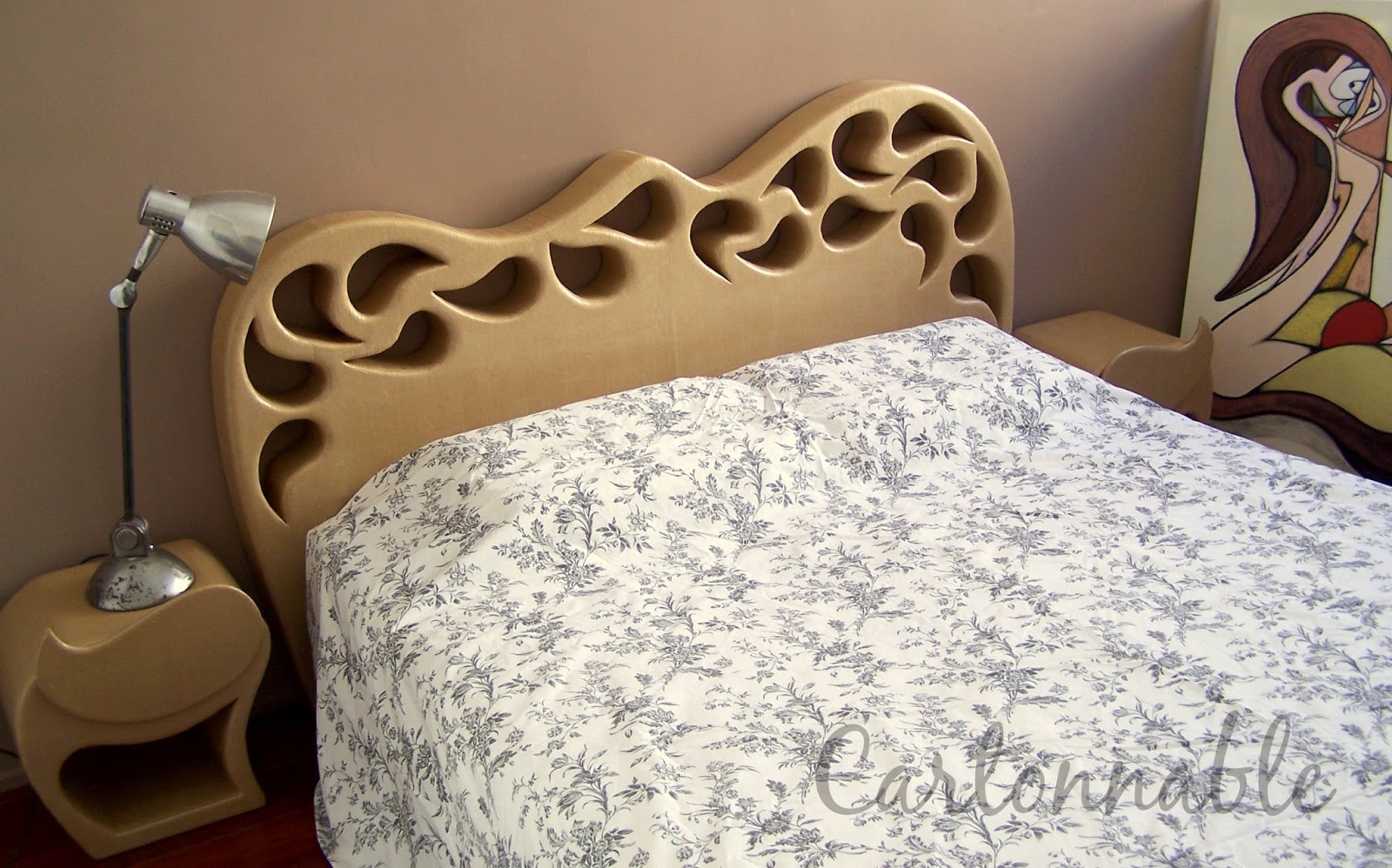 MULTI-ARTIS: TETE DE LIT ET CHEVETS EN CARTON