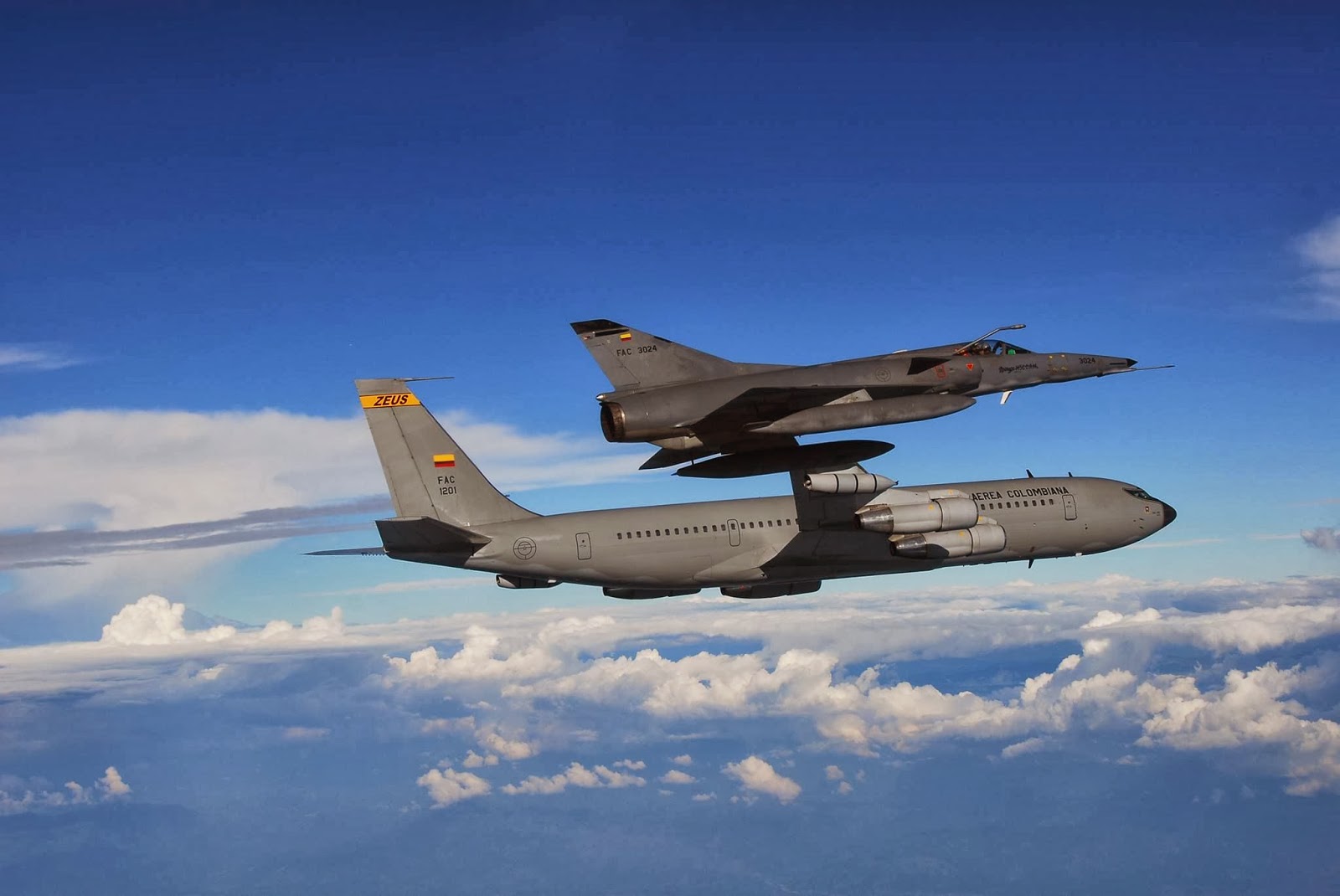 F.A.C. Avión Cisterna Boeing 707 KC-137 Zeús | Ejército de Colombia