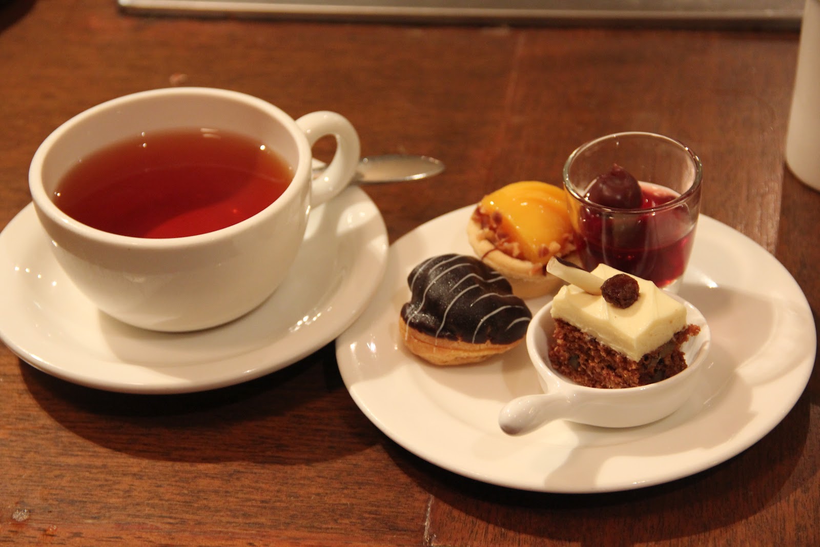 Life is a paradise: M hotel Steamboat buffet