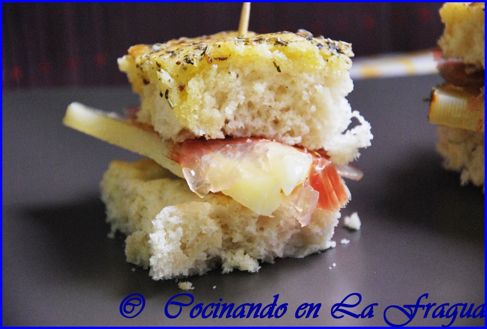 Cocinando en la fragua: Pincho de Focaccia con Jamón Serrano y Queso