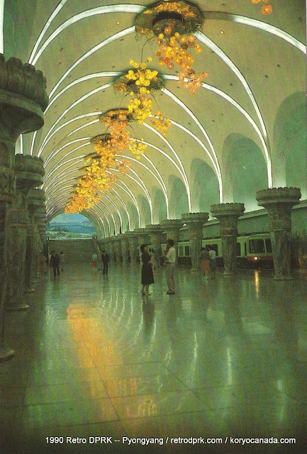 1990 Postcard Set -- Pyongyang