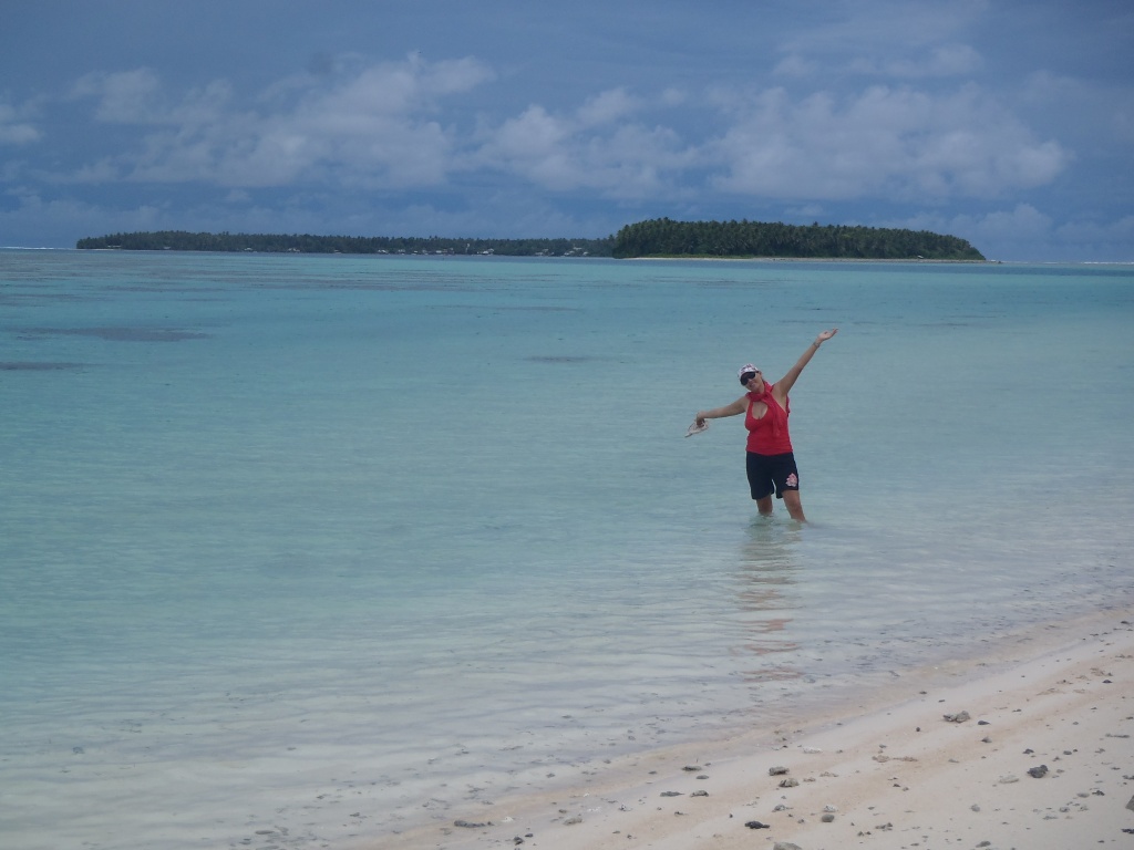 Cocktails out of Coconuts: Mokil Trip