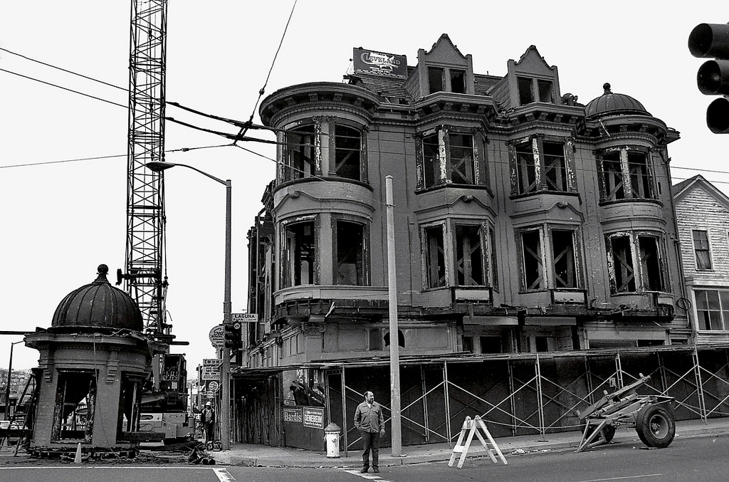 Amazing Photographs Documented Victorian Houses Moving in San Francisco ...