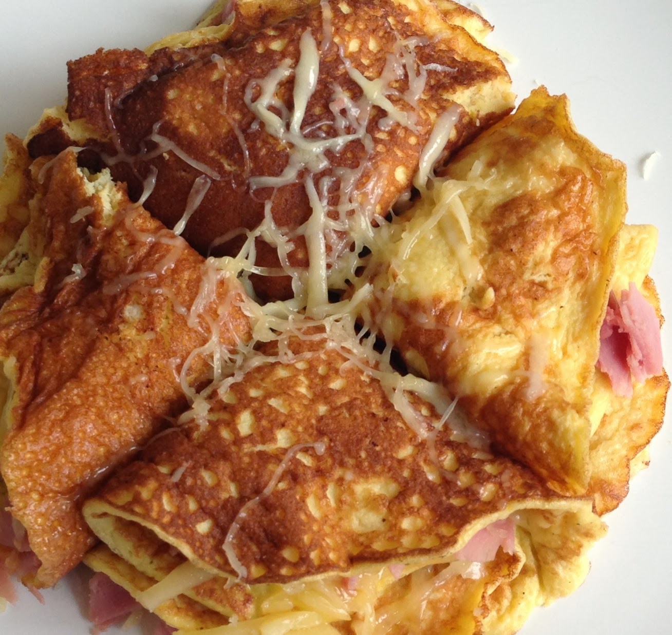 Grabbing life by the kettlebells...: Cheese & Ham Pancakes....