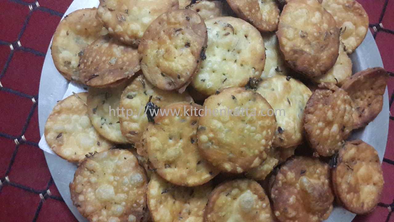 Methi Mathari - Salty Methi crackers
