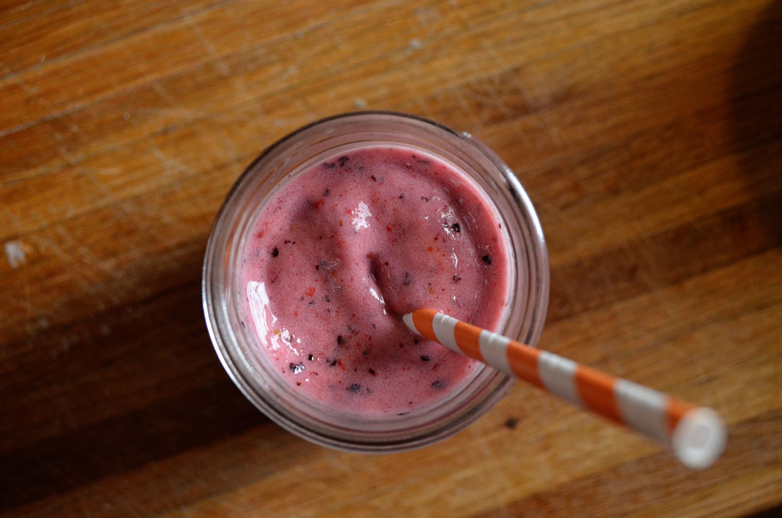 *Random Thoughts of a SUPERMOM!*: Kid-Friendly Fruit and Yogurt Smoothie