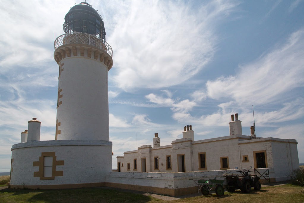 Sea kayaking with seakayakphoto.com: Murder at Little Ross Lighthouse.