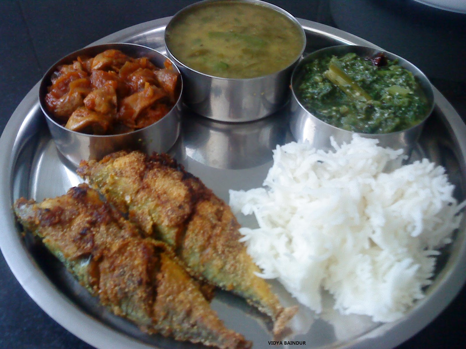 MY LUNCH THALI....Mashroom Songg, Palak Dal, Palak Raita,Bangda Fish ...