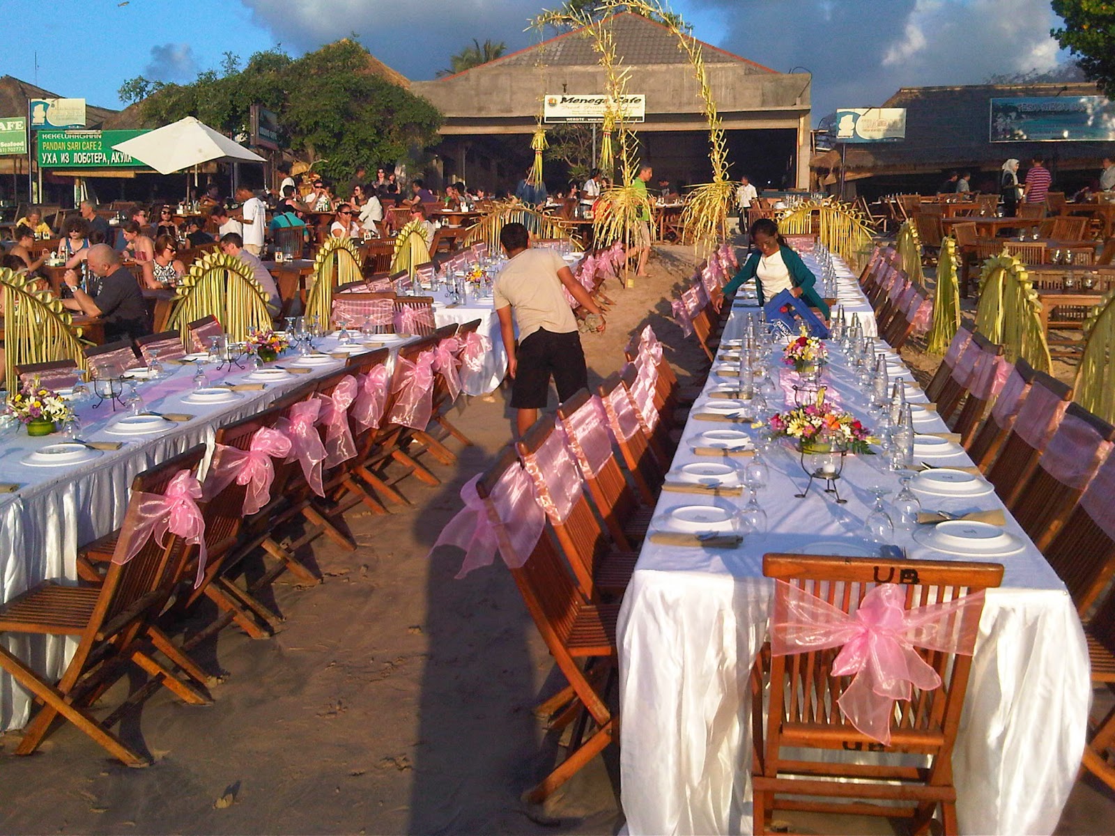 MENEGA CAFE-FRESH GRILLEDS SEAFOOD ON THE BEACH