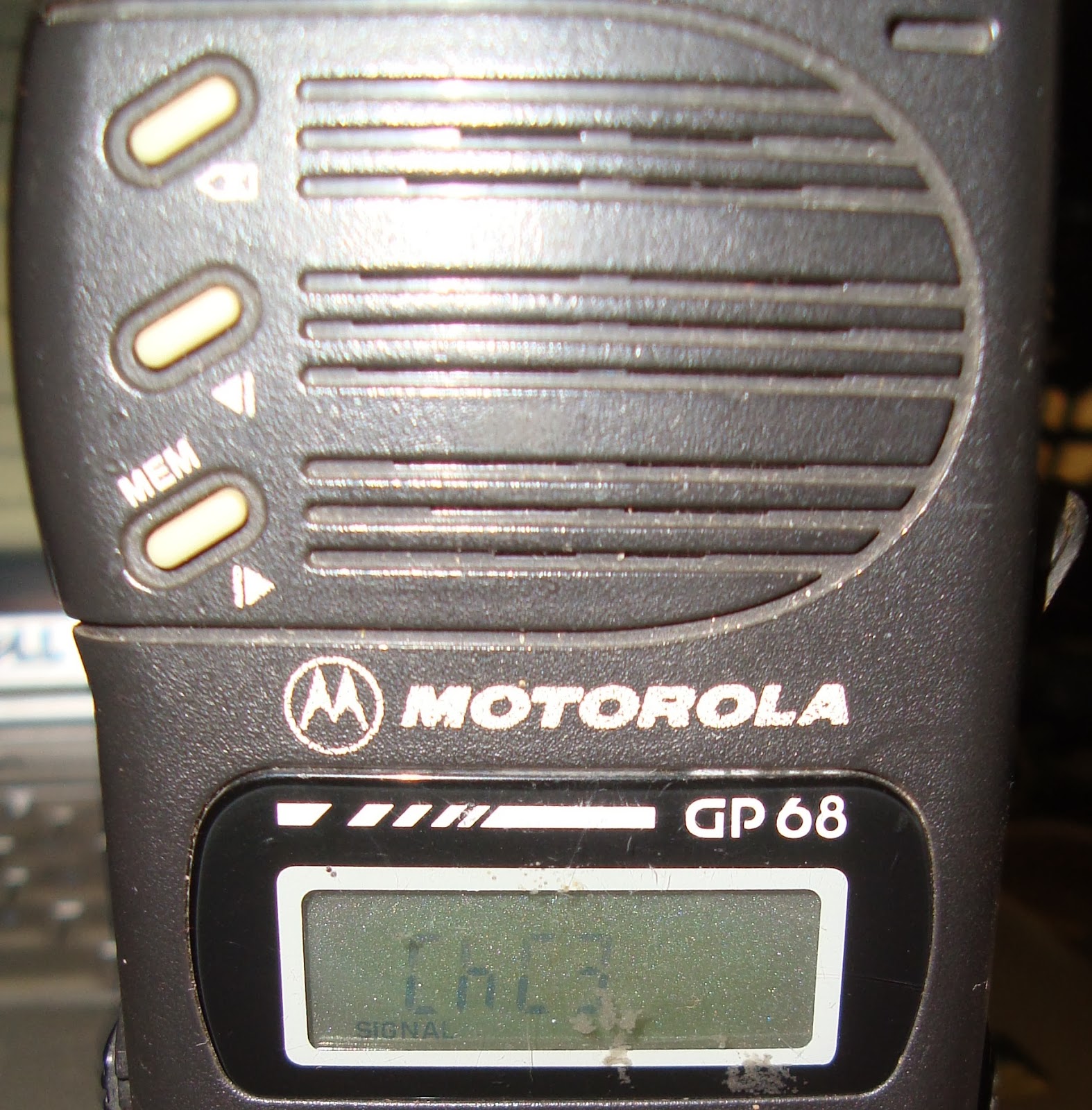 RADIO SELLER: Motorola GP 68 UHF