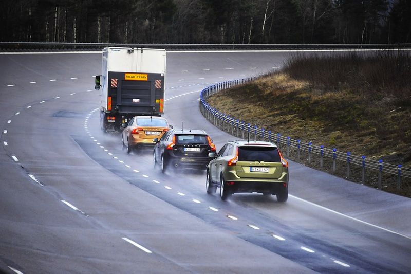 Car Platooning successfully demonstrated for four vehicles ...