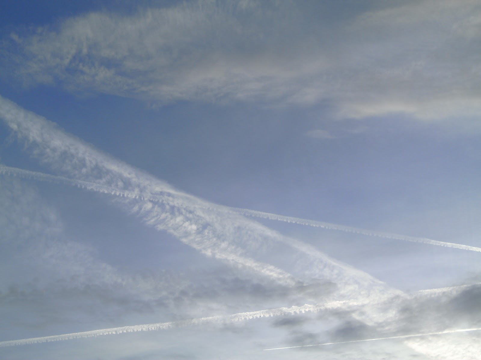 Sky Pictures: Contrails and Clouds