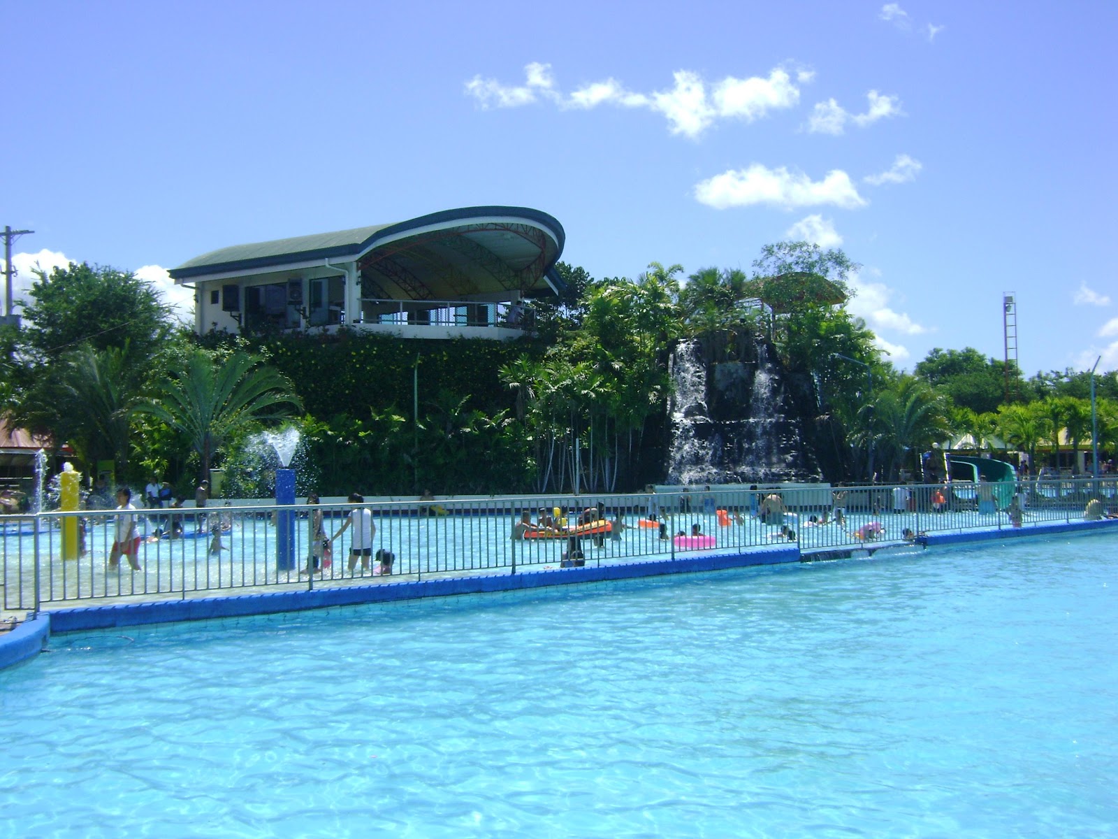 Our WANDERful JouRnEy!: Club Manila East getaway