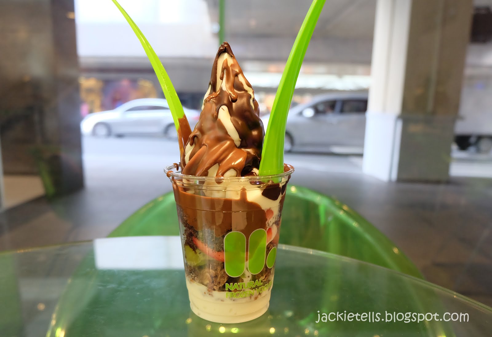 #JACKIEATS | How do you say Llaollao? A Frozen Yogurt in Glorietta, Makati