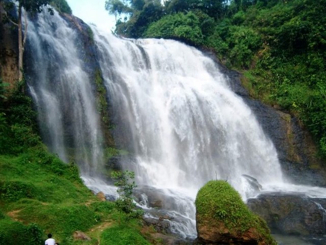 BANGGA SEJARAH: Megahnya Air Terjun Curug Cikondang "Niagara Ala Indonesia"