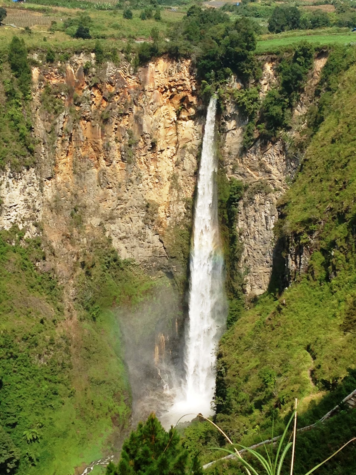 pesananpaklong: perjalanan ke Air Terjun Si Piso Piso