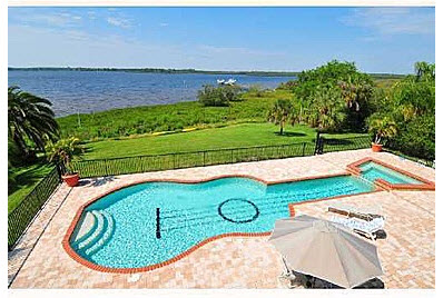 The Holiday and Travel Magazine: Amazing Swimming Pools with Unique Shapes