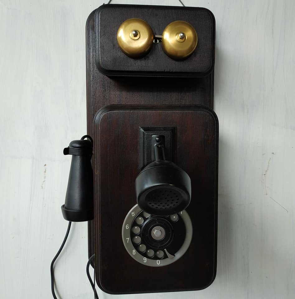 TEMUAN GALERI: Telepon Dinding Kayu Repro - ( terjual )