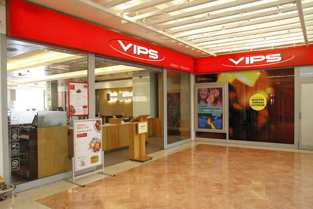 Gala Benéfica: A comer con el grupo vips