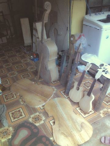 Bass betot,Cello,alat musik keroncong&petik lainya