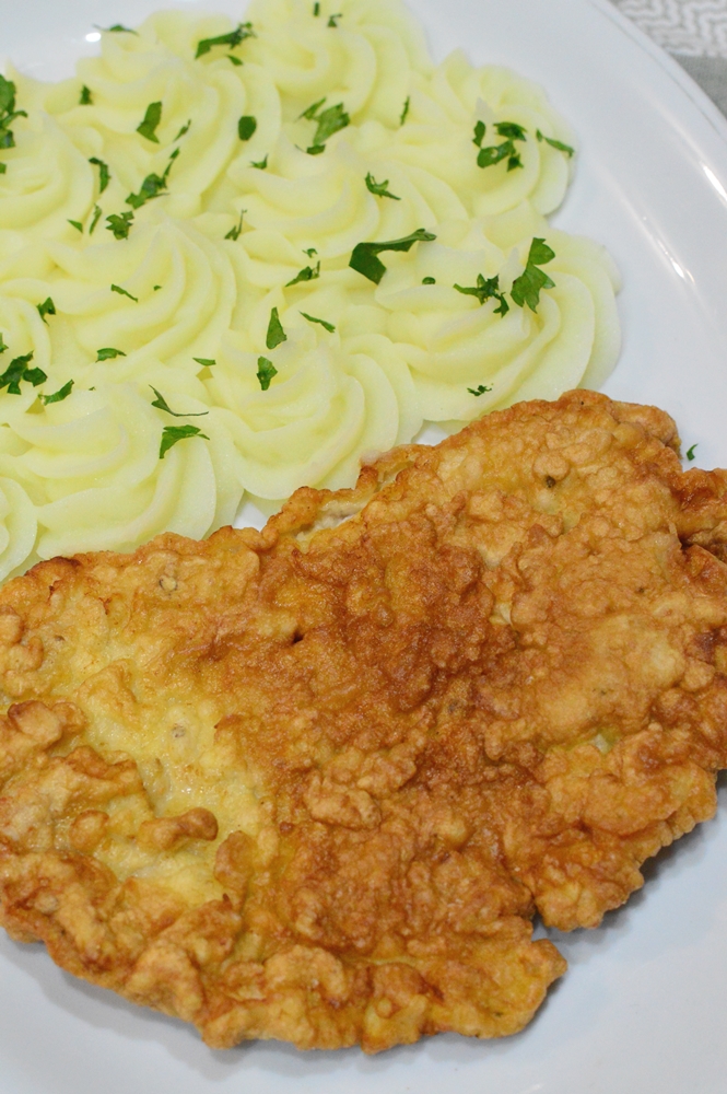 Snitel de porc in aluat - CAIETUL CU RETETE