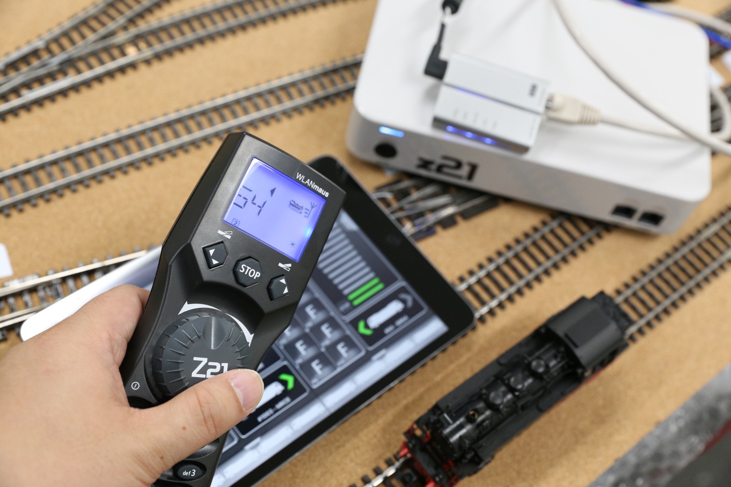 すぐにz21と接続されたので自分で機関車を登録してさっそく動かしてみる。