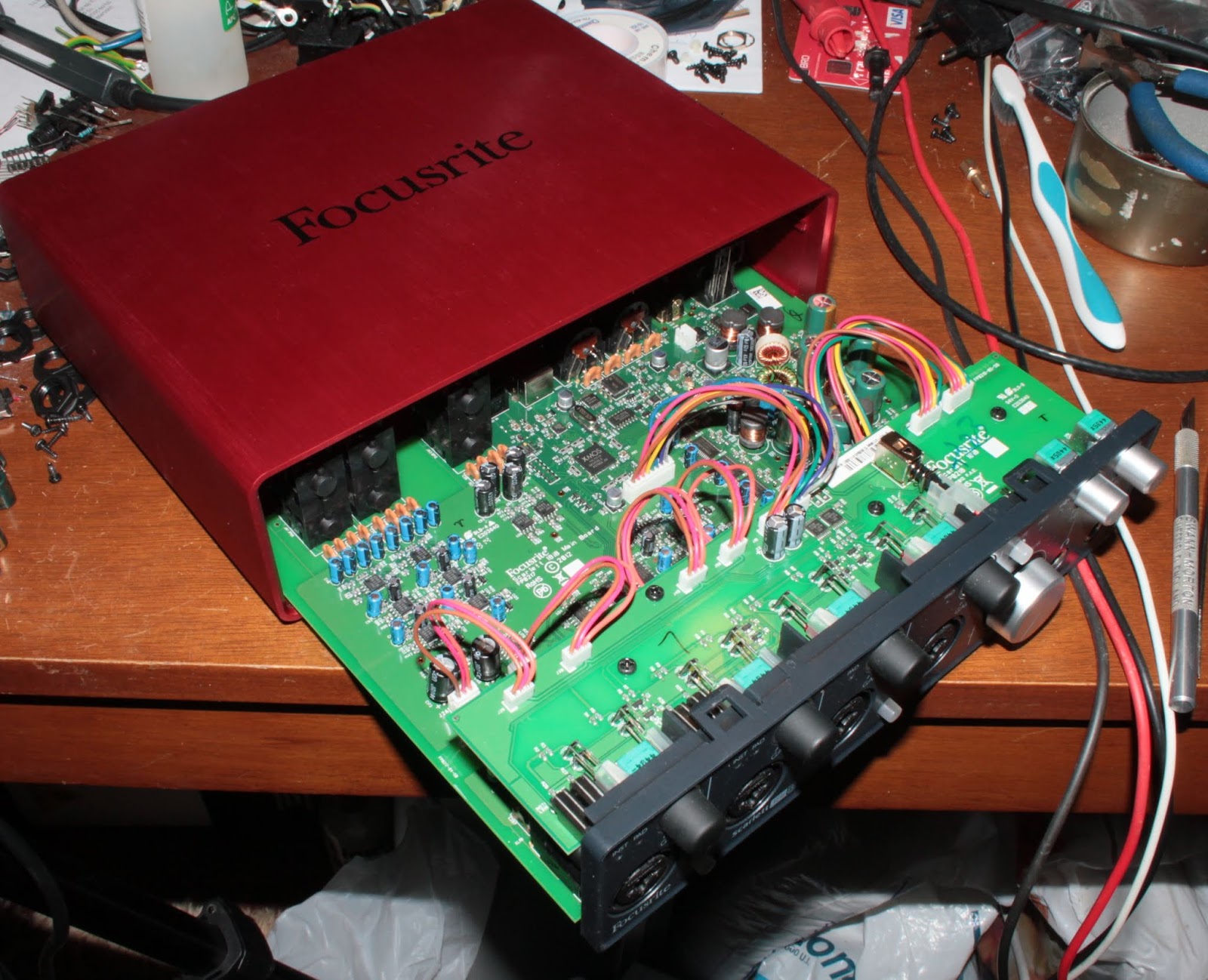 Khron's Cave: #38 Focusrite Scarlett 18i8 (1st gen) teardown