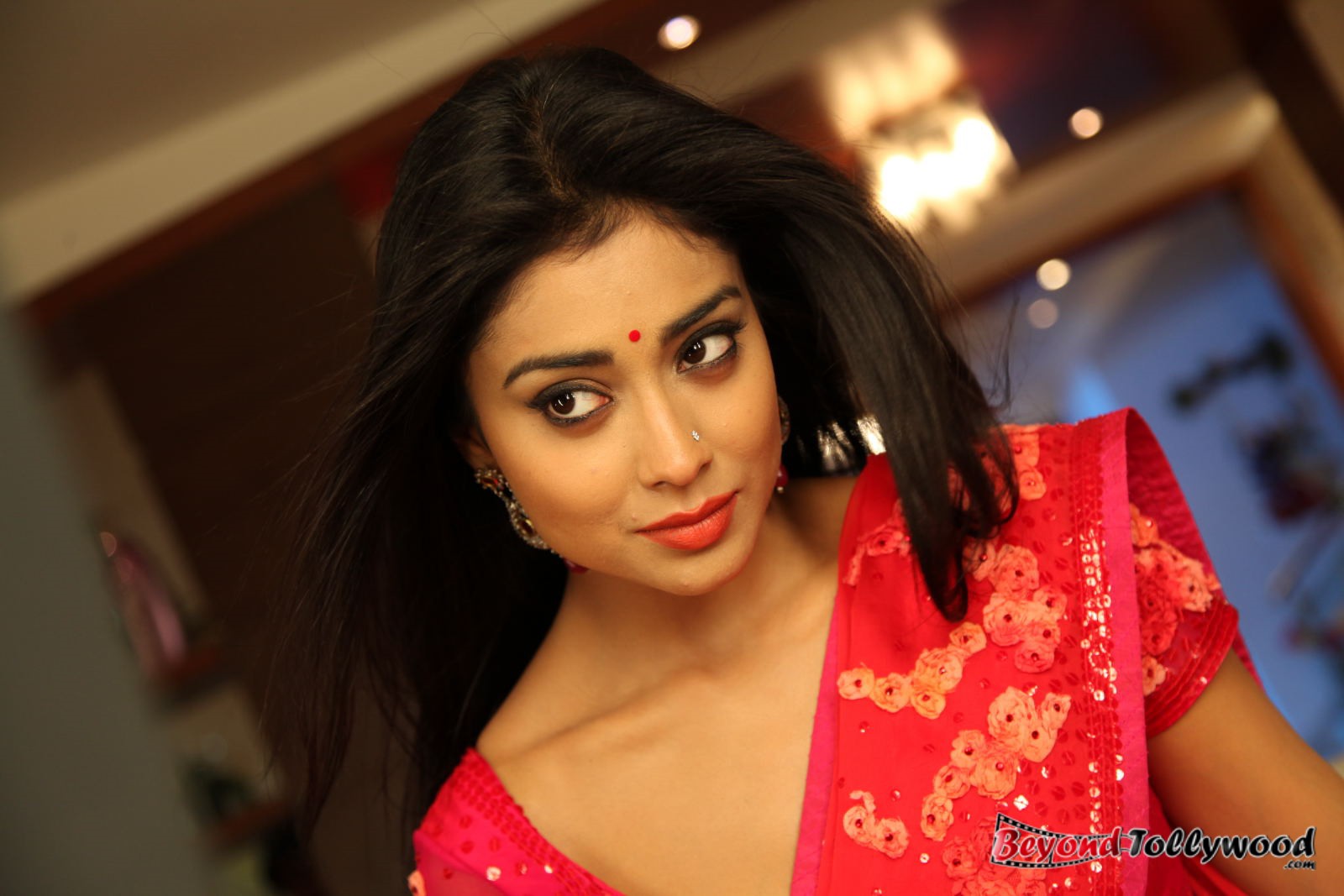 Tollypicz: Shriya Saran Hot Red Saree Stills From Pavitra