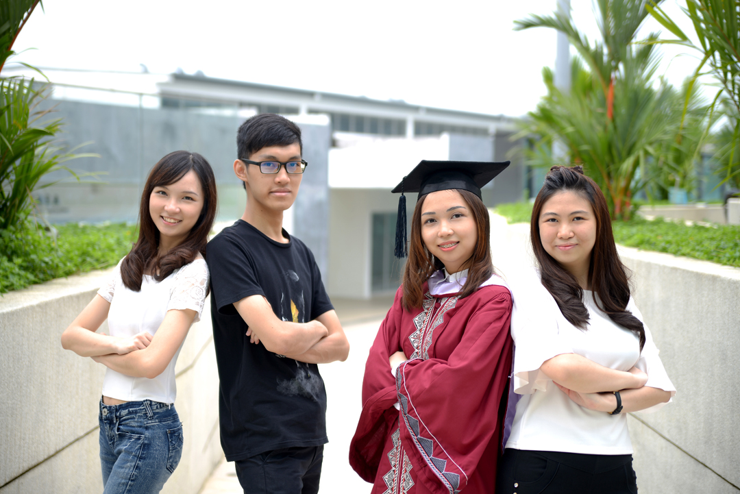 Flame Graduation Photography Studio: (65) Graduation Convocation Family ...