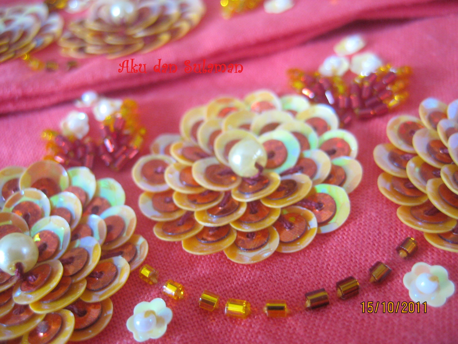 Aku dan Sulaman: Sulam Manik Labuci Kebaya