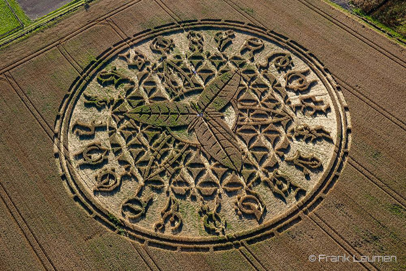 IMPRESIONANTE AGROGLIFO ES VISUALIZADO POR DRONE - REINO UNIDO -12 AGO ...