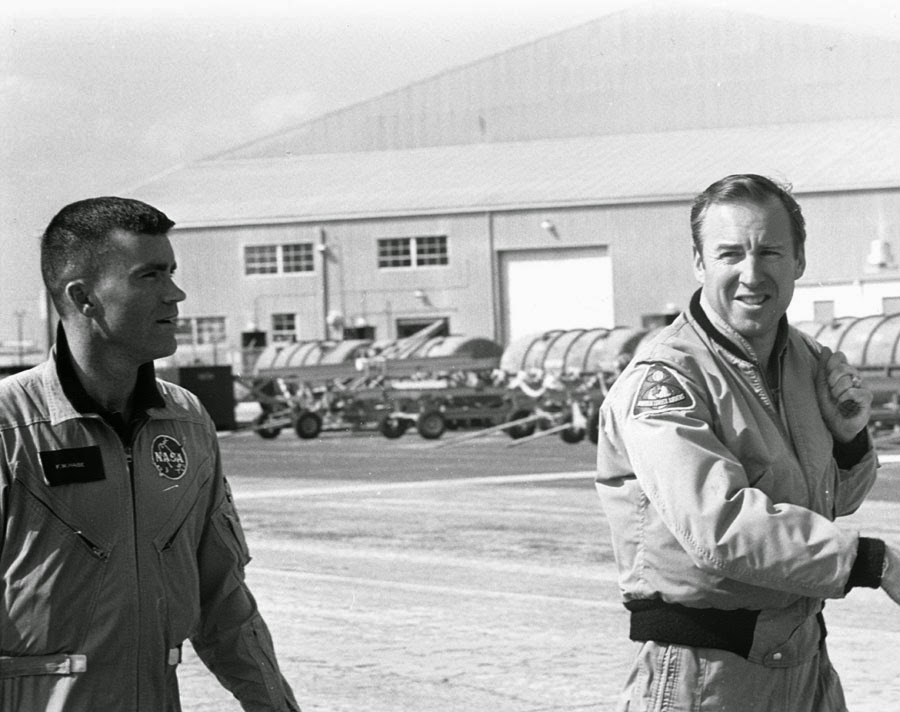 Apollo 13 Timeline: 1970/04/08: Swigert si prepara per poter sostituire ...