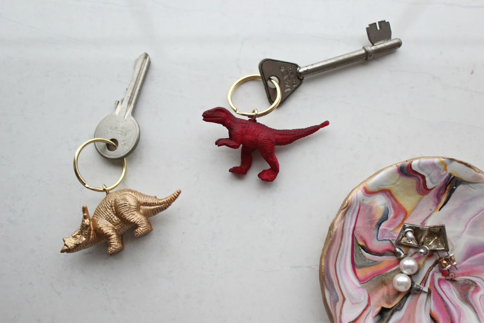 Swatches: DIY: DINOSAUR KEY RINGS